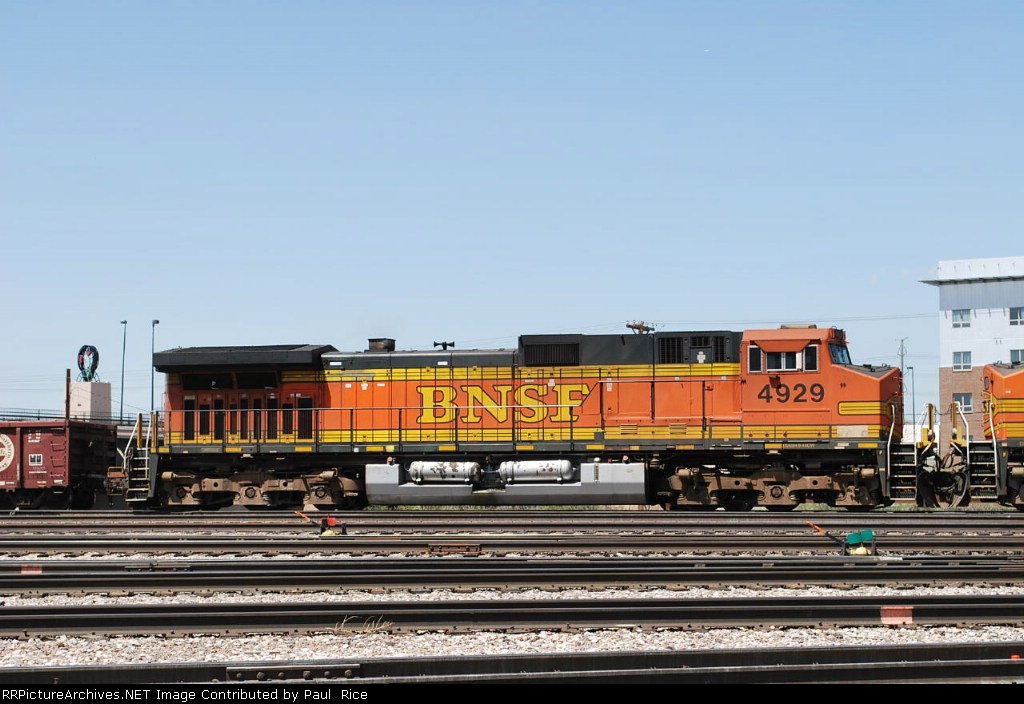 BNSF 4929